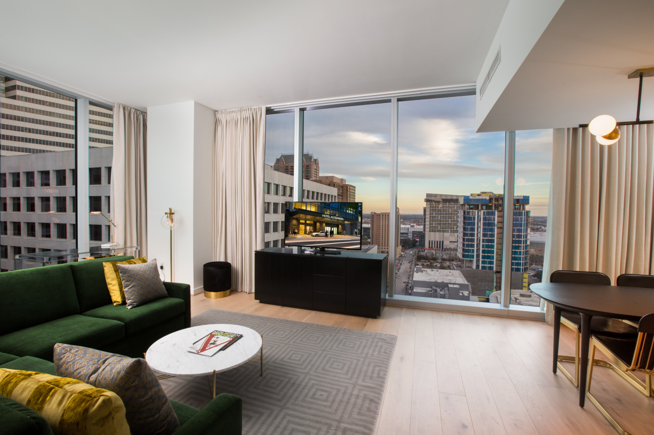 The Laura Hotel - Host Hotels & Resorts